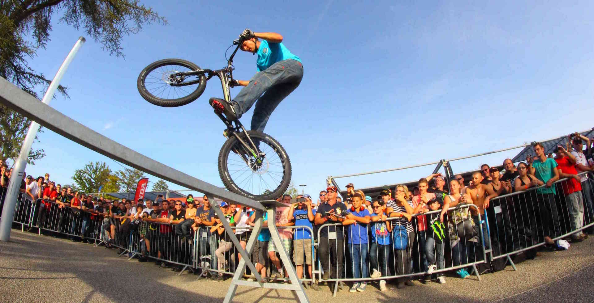 Démonstration et show de VTT Trial Freestyle